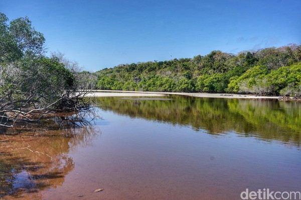 Keajaiban Alam di Indonesia: Danau Merah