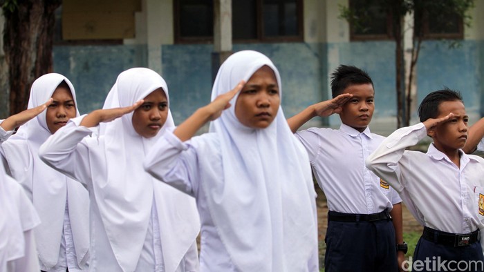 Mengintip Latihan Baris Berbaris Siswa SMP di Simeulue