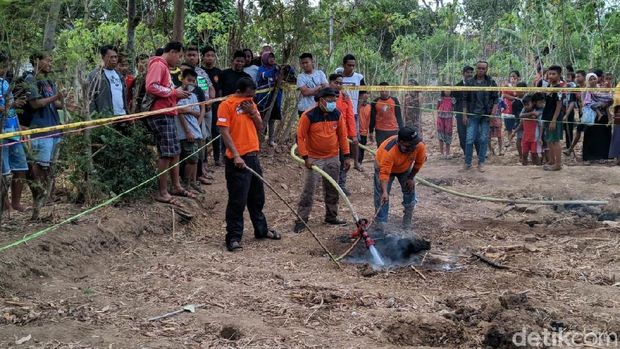 Misteri Api Keluar dari Tanah di Ponorogo, Karena Ampas Jamu? - Halaman 3 Misteri Api Keluar dari Tanah di Ponorogo, Karena Ampas Jamu? - Halaman 3