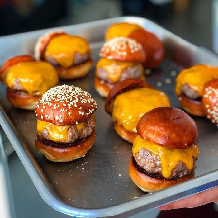 Berukuran Mungil, Kreasi Burger Ini Bisa Jadi Camilan Unik