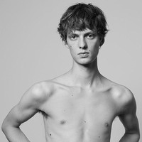 Ini Leon Dame, Model yang Viral karena 'Melotot' di Paris Fashion Week