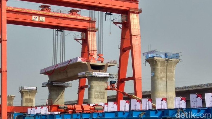 Girder Dipasang, Wujud Proyek Kereta Cepat JKT-BDG Mulai Tampak Girder Dipasang, Wujud Proyek Kereta Cepat JKT-BDG Mulai Tampak
