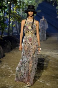 20 Busana Dior yang Terinspirasi dari Alam untuk Musim Semi 2020