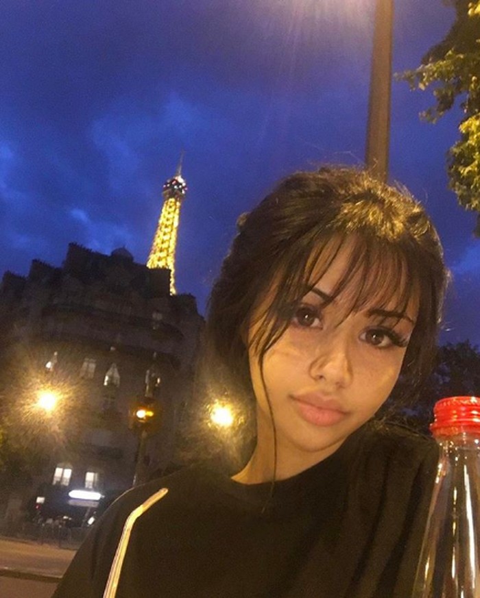 Momen Kulineran Rojean Kar, Model Seksi Selingkuhan Travis Scott