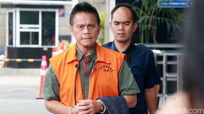 Momen Tangan Soetikno Diborgol dan Pakai Baju Tahanan