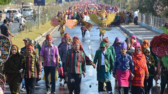 Foto: Rimpu, Pakaian Adat Bima yang Pecahkan Rekor Dunia
