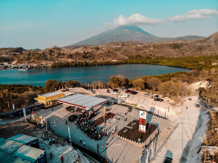 Mengintip Indahnya SPBU di Pesisir Pulau Lembata NTT