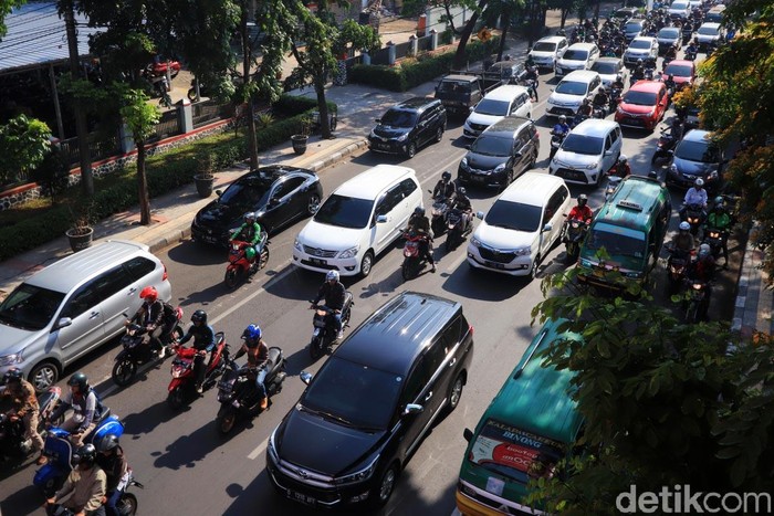 Potret Kemacetan Jalan Jakarta di Pagi Hari