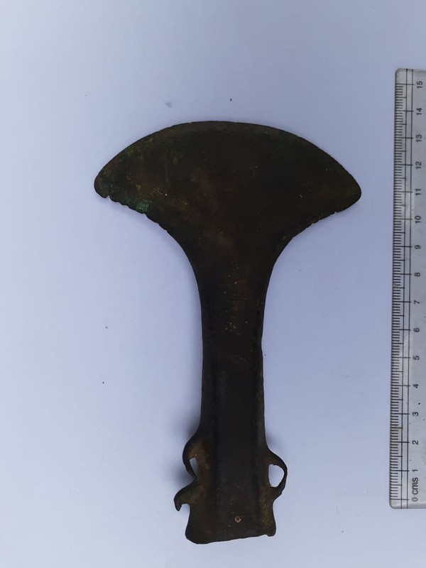 Foto: Penampakan Kapak Zaman Purba di Papua