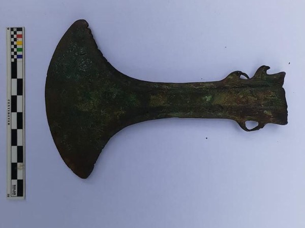 Foto: Penampakan Kapak Zaman Purba di Papua