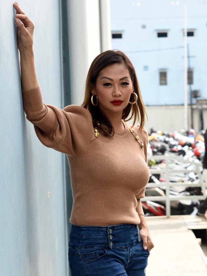 Indah Kalalo Makin Eksotis di Usia 41 Tahun: Bangga Kulit Sawo Matang