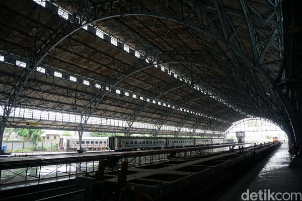 Foto Stasiun Tanjung Priok, dari Bunker sampai Toilet Zaman Old