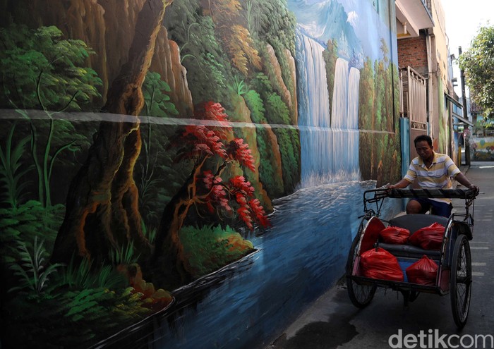 Mural Bertema Alam Hiasi Kawasan Cilincing di Utara Jakarta