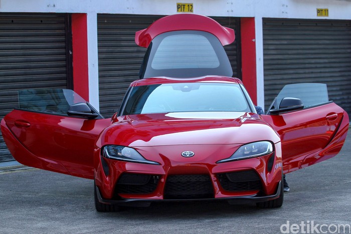 Geber Mobil Balap Toyota Supra di Sentul