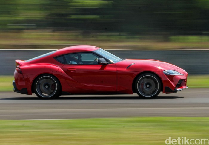 Geber Mobil Balap Toyota Supra di Sentul