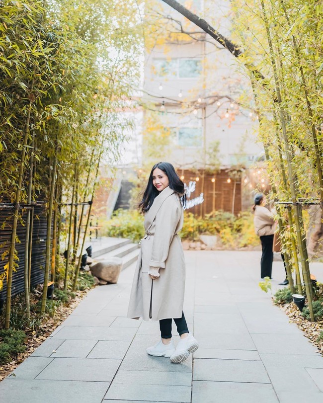 Cantiknya Nagita Slavina Liburan ke Korea Pakai Coat Rp 95 Juta