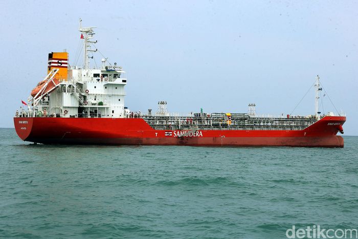 Melihat Dari Dekat Kapal Tanker Sinar Morotai