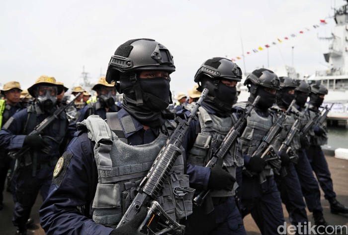 Potret Defile TNI Angkatan Laut di Hari Armada 2019