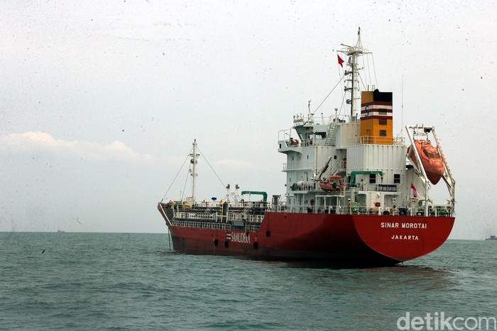Melihat Dari Dekat Kapal Tanker Sinar Morotai