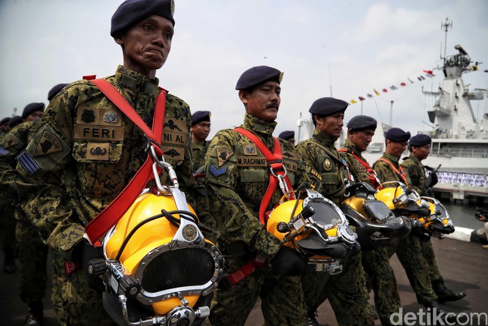 Potret Defile TNI Angkatan Laut di Hari Armada 2019