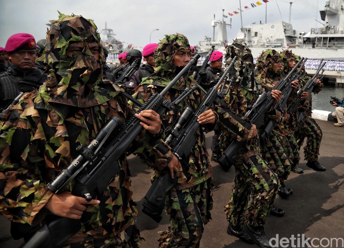 Potret Defile TNI Angkatan Laut di Hari Armada 2019