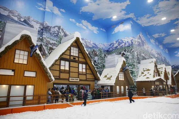 Potret Wahana Main Salju Trans Snow World Bintaro