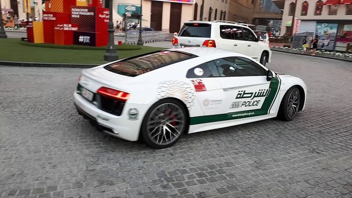 Mobil-mobil Mewah untuk Patroli Polisi di Dunia