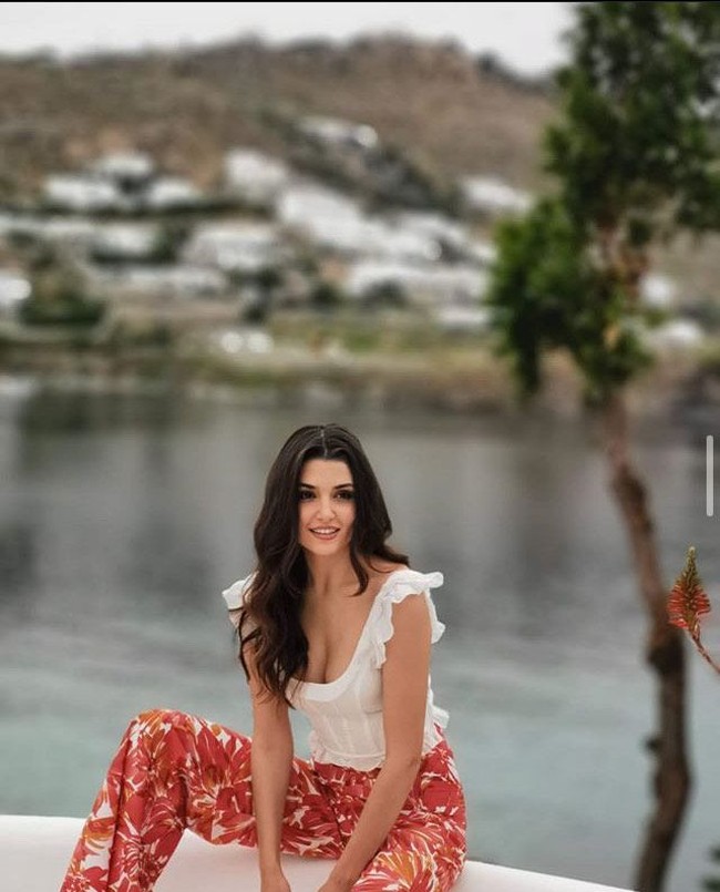 Mengenal Hande Ercel, Model Turki Masuk Daftar Wanita Tercantik di Dunia