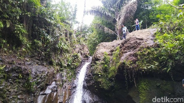 Foto: Curug Panganten, Kesegaran Tersembunyi di Ciamis