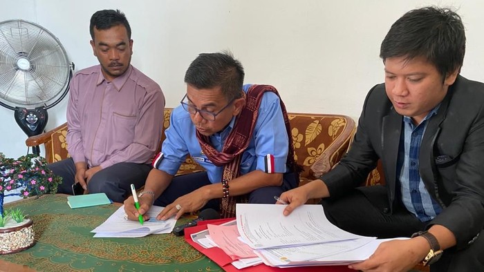 Potret Kakek Samirin yang Dipenjarakan karena Ambil Sisa Getah Karet Rp ... Potret Kakek Samirin yang Dipenjarakan karena Ambil Sisa Getah Karet Rp ...