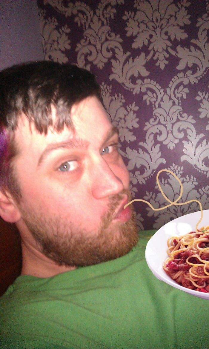 Kocak! Tren Gaya Foto 'Duck Face' Ini Diedit Pakai Spaghetti
