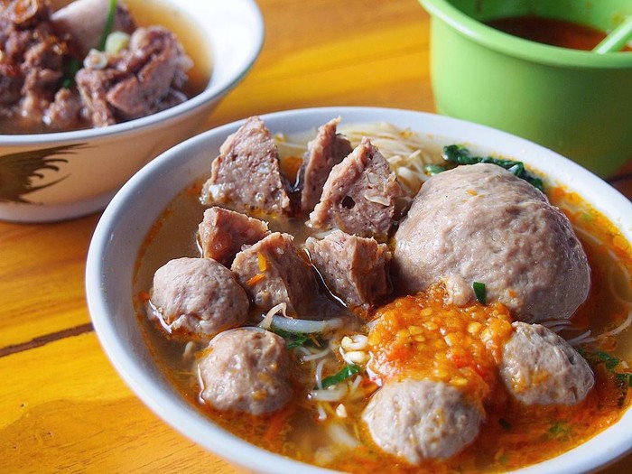 20 Bakso Kerikil dan Mercon Ada di Sini