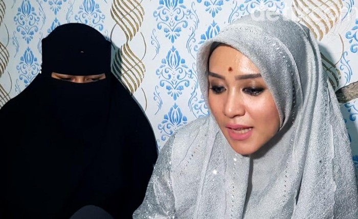 Ditemani Istri Kedua, Istri Pertama Curhat soal Antar Suami Menikah Lagi Ditemani Istri Kedua, Istri Pertama Curhat soal Antar Suami Menikah Lagi