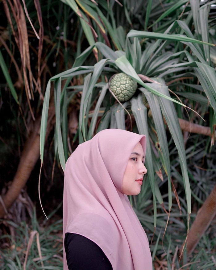 Ini Pose Kulineran Cantik Una Maulina, Calon Istri Sahrul Gunawan