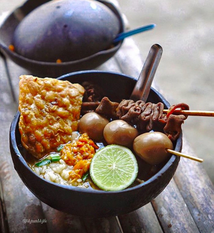 Slurpp! Soto Bathok yang Gurih Segar untuk Hangatkan Badan