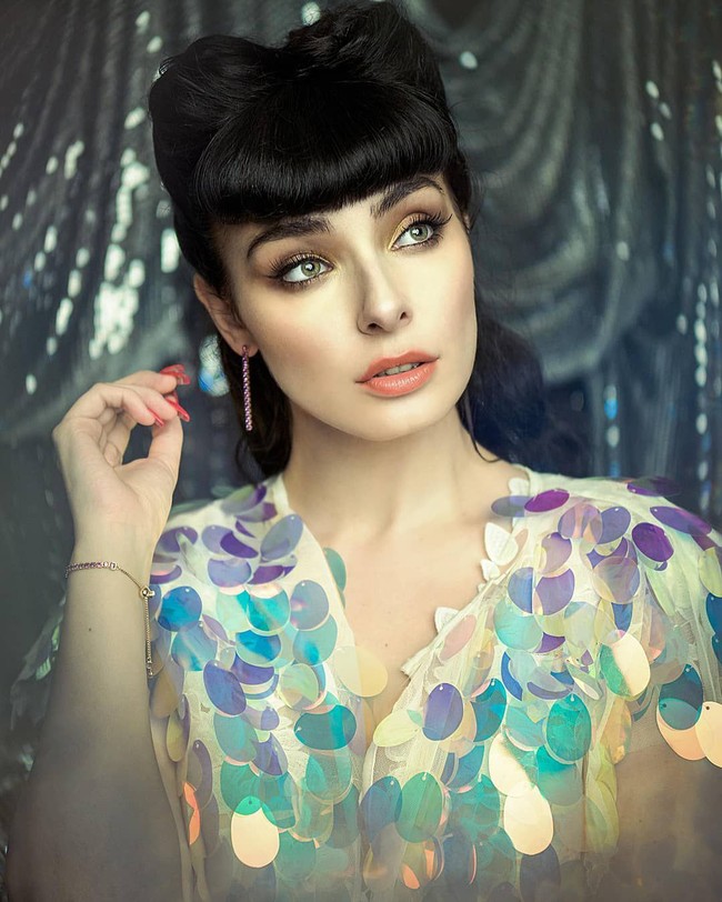 Foto: Ratu Kecantikan yang Gelarnya Dicopot Karena Ketahuan Foto Bugil