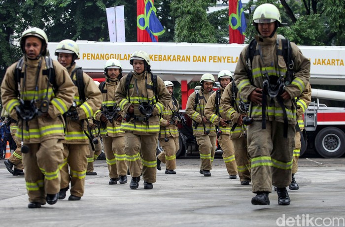 Safety First! Begini Standar Keselamatan Petugas Damkar