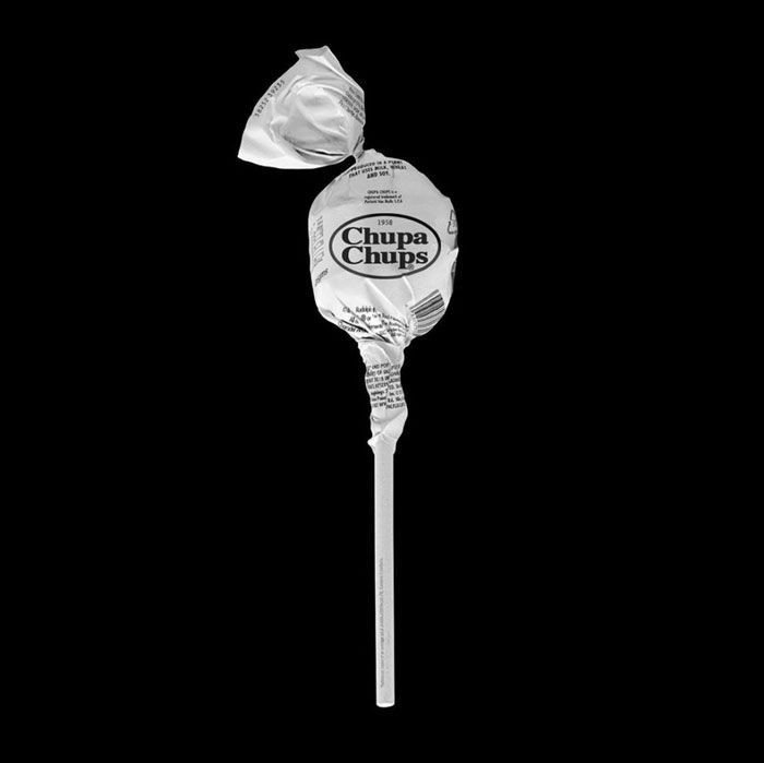 Seniman Asal India Ini Bikin Kreasi Kemasan Makanan Hitam Putih, Yuk Intip!