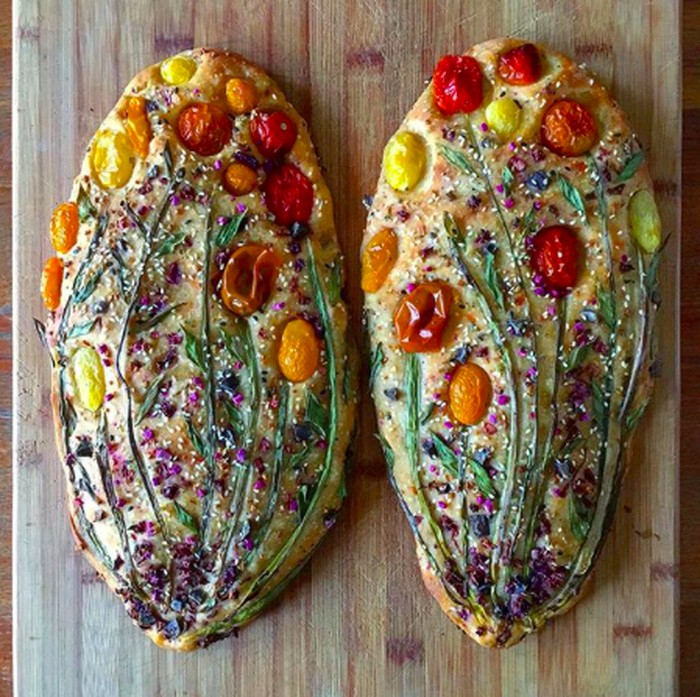 10 Kreasi Roti Bermotif Cantik Buatan Baker Handal