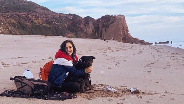 Liburannya Model Seksi yang Sembunyi di Tahiti Karena Corona