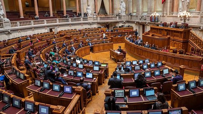 Rapat Parlemen di Dunia: Dari Video Conference hingga Sewa Gedung
