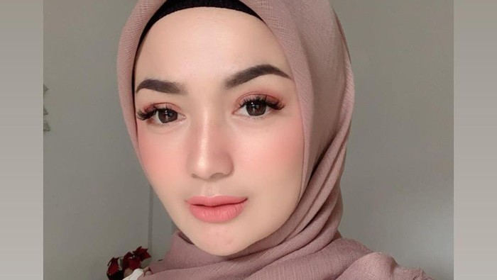 Pesan Mendalam dan Menohok Imel Putri untuk Suami Zaskia Gotik Pesan Mendalam dan Menohok Imel Putri untuk Suami Zaskia Gotik