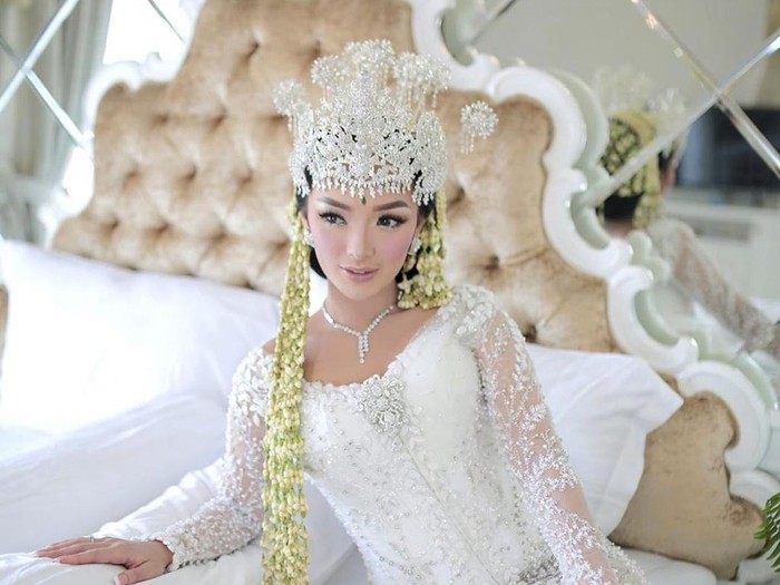 Hadiri Pernikahan Zaskia Gotik, Ponsel Ivan Gunawan Disita Hadiri Pernikahan Zaskia Gotik, Ponsel Ivan Gunawan Disita