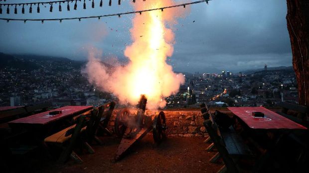Sarajevo Punya Tradisi Menembak Meriam di Bulan Ramadhan Sarajevo Punya Tradisi Menembak Meriam di Bulan Ramadhan