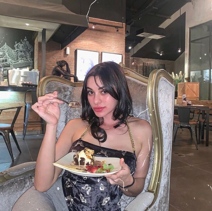 Cantiknya Nora Alexandra, Istri Jerinx SID yang Doyan Ngopi - Foto 4 Cantiknya Nora Alexandra, Istri Jerinx SID yang Doyan Ngopi - Foto 4