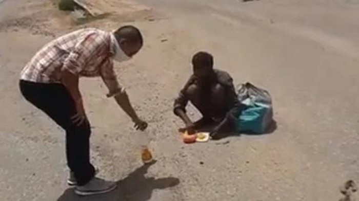 Kelaparan, Pria Ini Terpaksa Makan Bangkai Hewan dari Jalanan Kelaparan, Pria Ini Terpaksa Makan Bangkai Hewan dari Jalanan