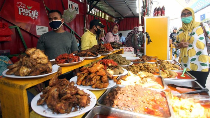 Berburu Nasi Kapau di Kramat Raya Jakarta