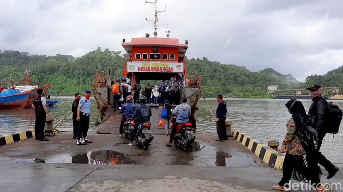 41 Bandar Narkoba Dipindah ke Nusakambangan 41 Bandar Narkoba Dipindah ke Nusakambangan
