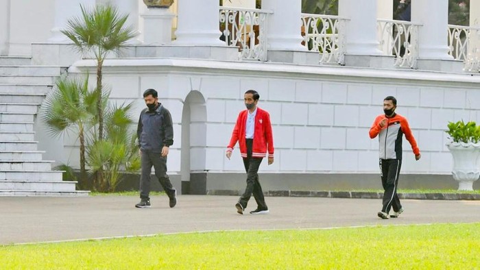 Ditemani Panglima TNI-Kapolri, Jokowi Olahraga di Istana Bogor Pagi Tadi Ditemani Panglima TNI-Kapolri, Jokowi Olahraga di Istana Bogor Pagi Tadi