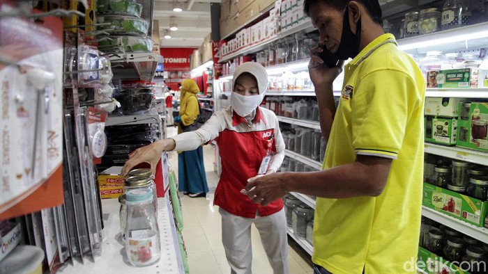 Toko Ritel di Ibu Kota Terapkan Protokol Kesehatan Saat New Normal